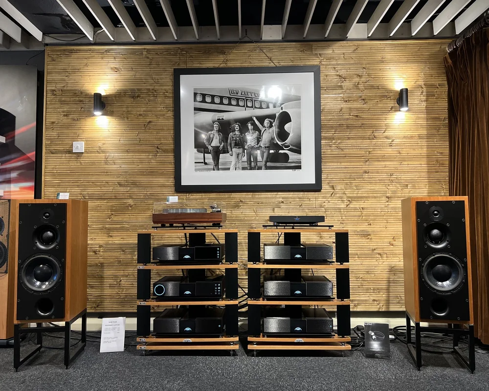 Welcome to the future of Naim separates - the 300 New Classic series ...