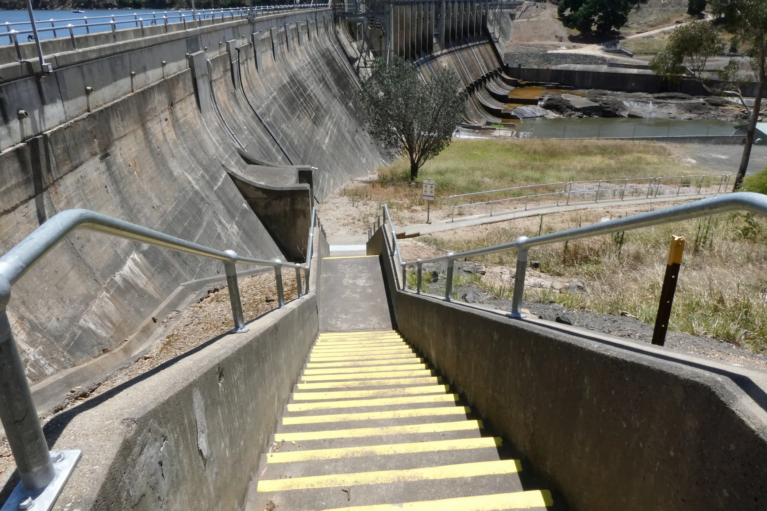 Lake Glenmaggie — Girt By