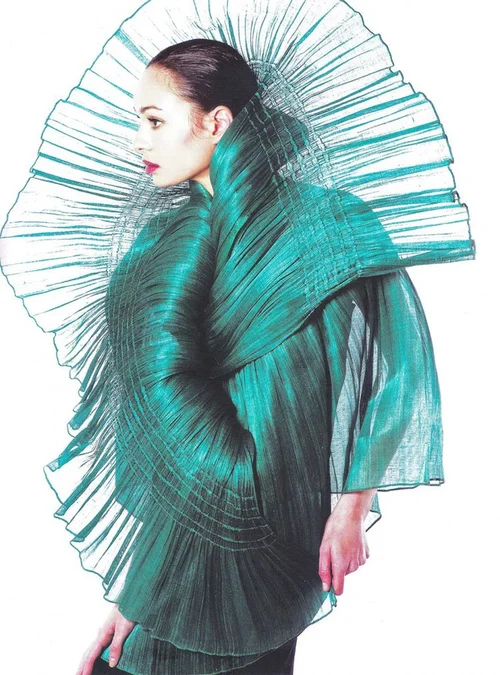 Dita Sandico's fashion show: Filipiniana flirting with unorthodox ...