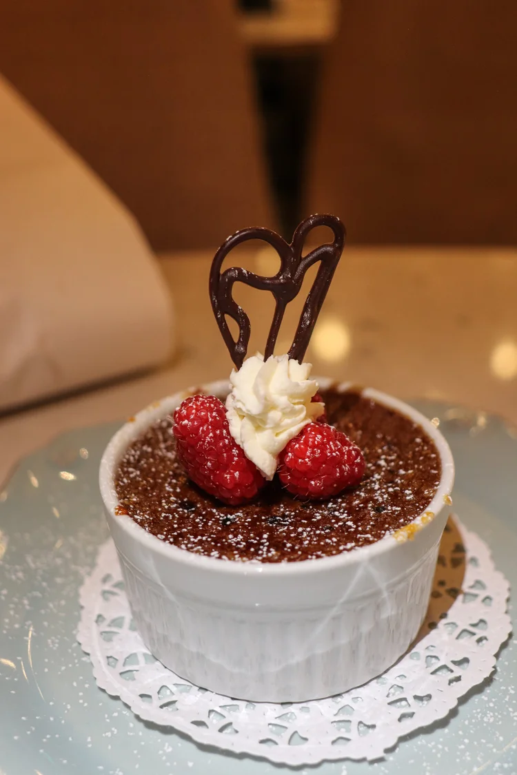 Vyne Restaurant & Bar: Fine Dining Meets Comfort Classics in Middlebury ...