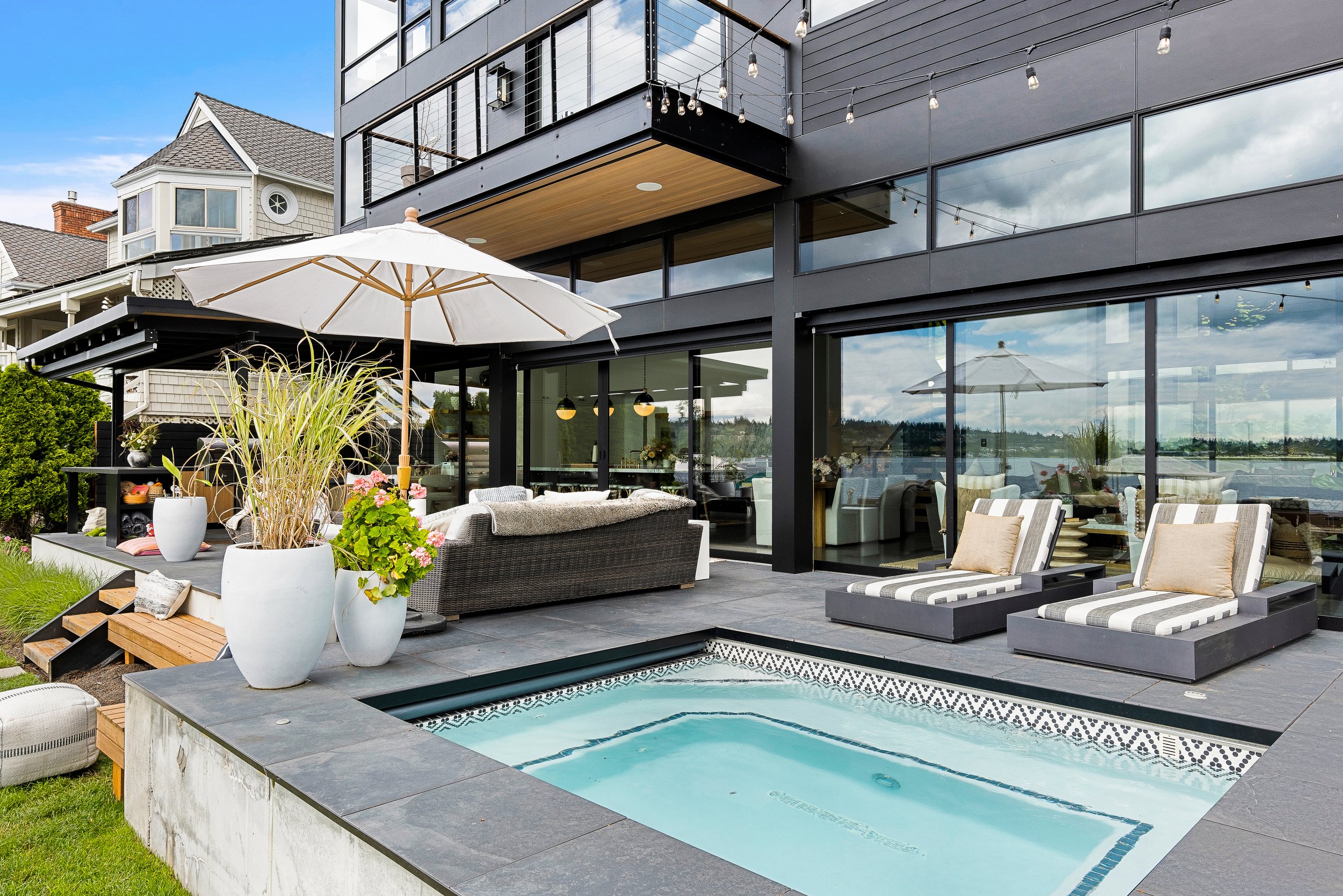 Mercer Builders LLC —CLASSIC & CLEAN