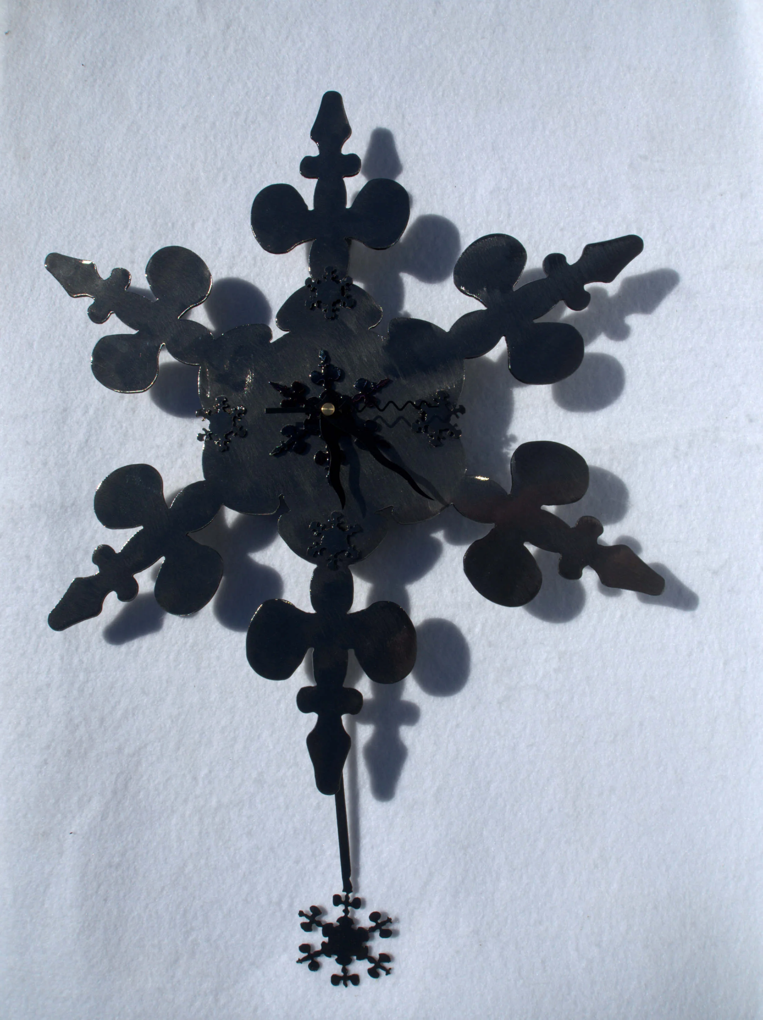 Snowflake Clock with Pendulum | cARTer Cottage Décor