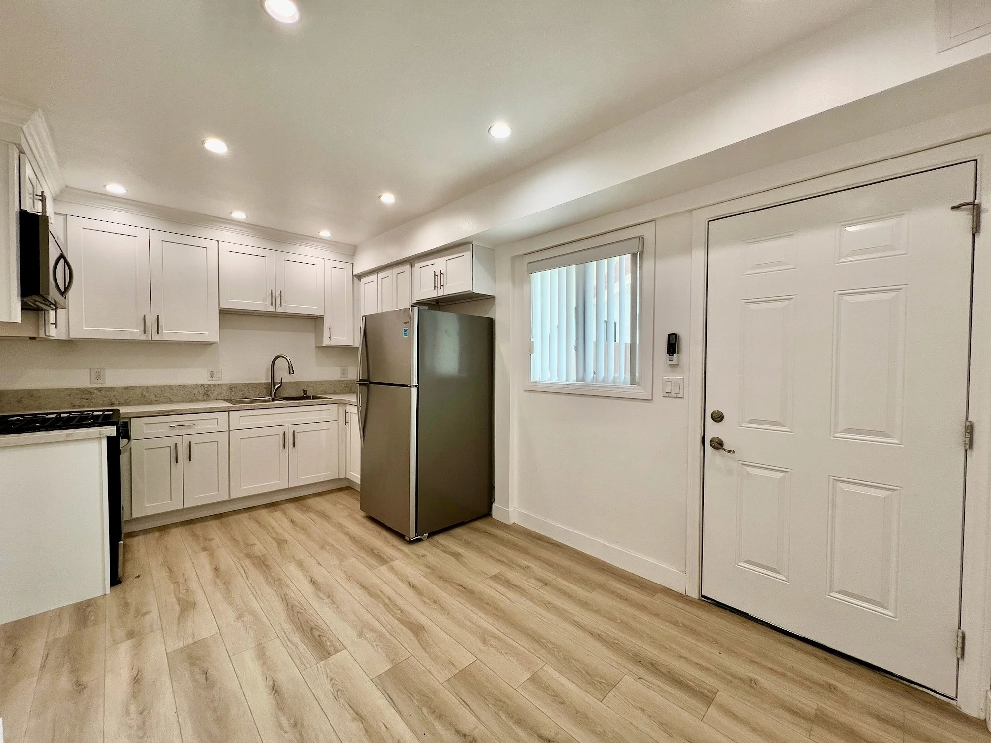1325 1/4 N Normandie Ave — The Mason Canter Group