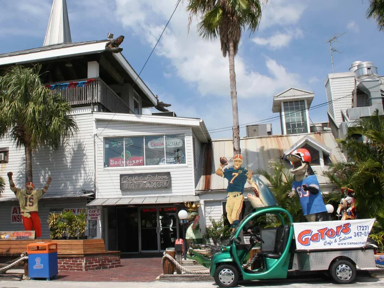Gator's Cafe and Saloon — Florida Beach Bar