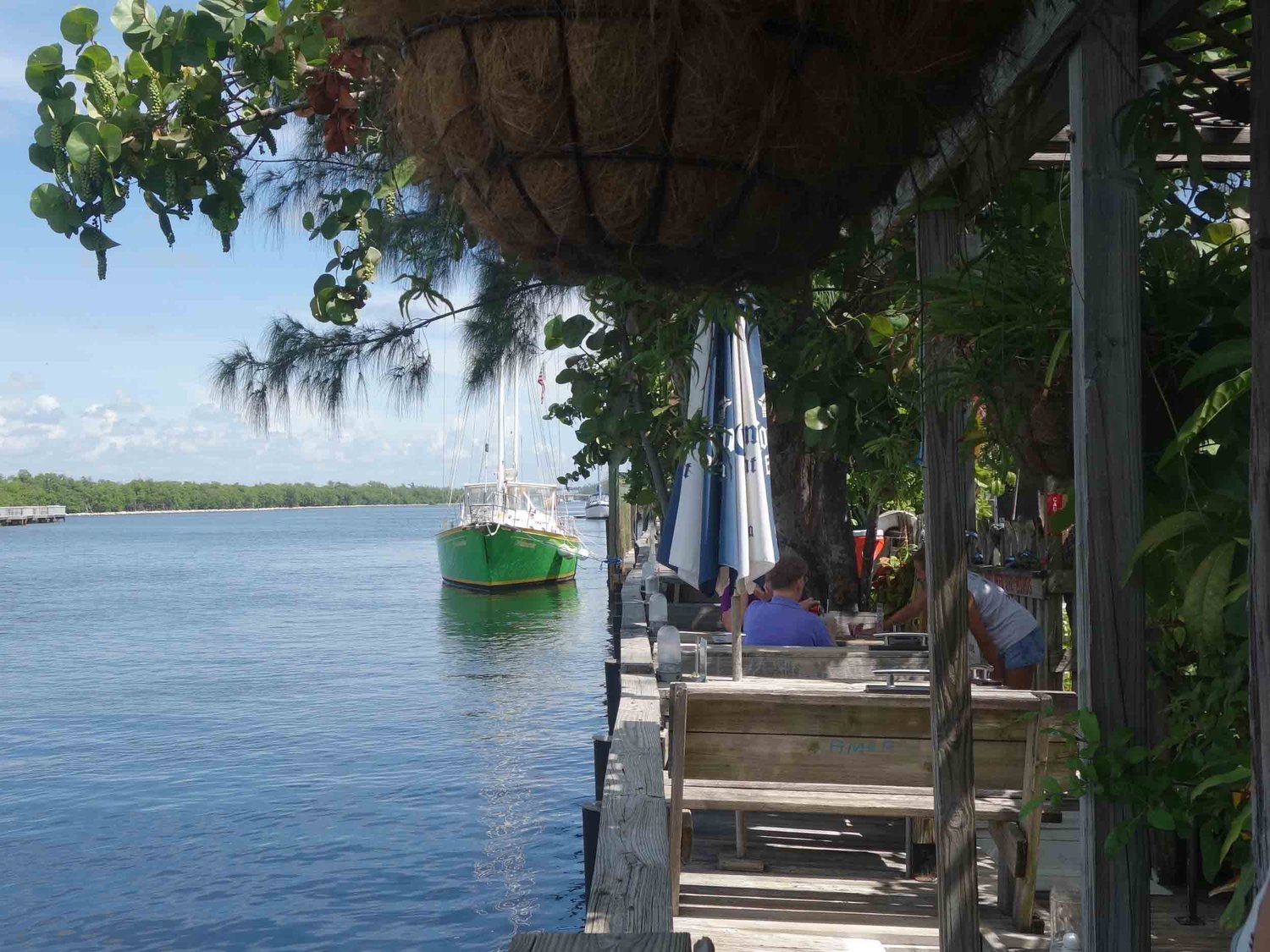 Le Tub Saloon — Florida Beach Bar