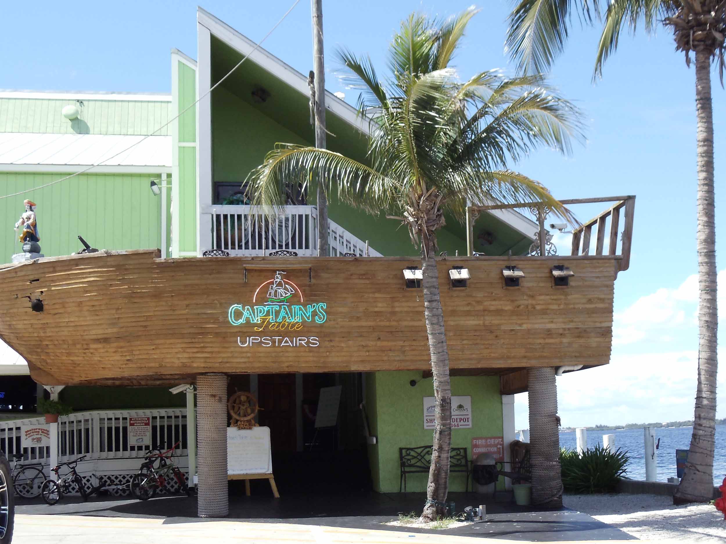 Harpoon Harry's — Florida Beach Bar