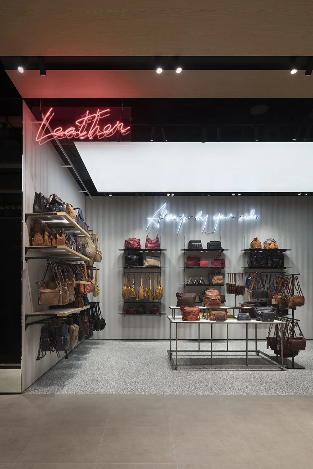 M I L L I G R A M - Strandbags - Chadstone