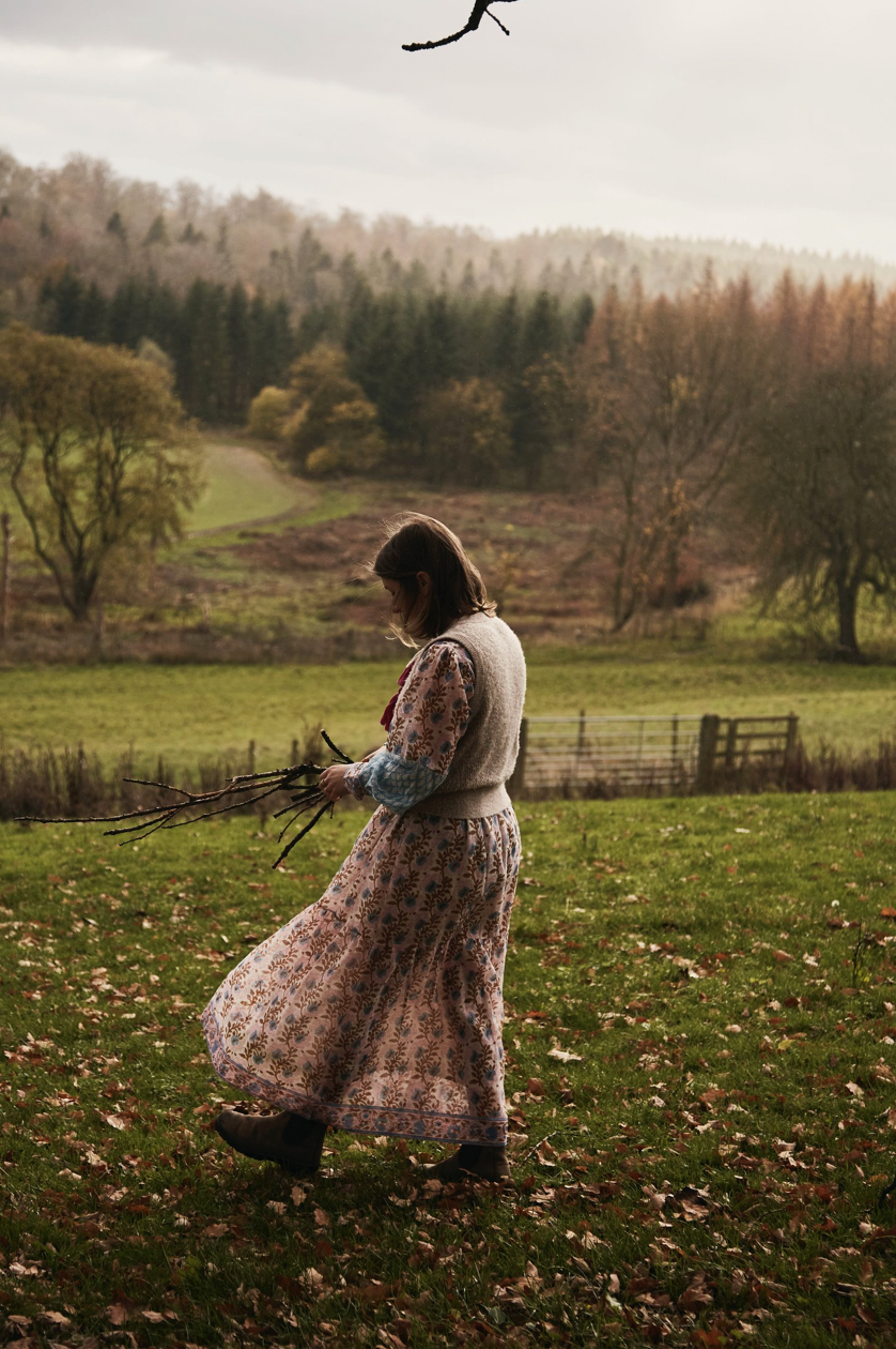 ABOUT — ROSIE RAMSDEN