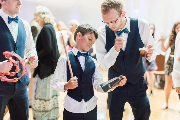 Derek & Winnie: Louisville Catholic Wedding at St. Agnes