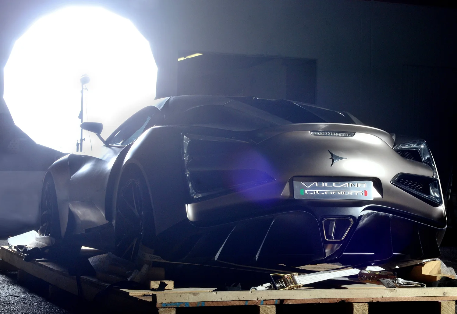 Icona Vulcano Titanium hyper car set for Salon Privé — New Car Net