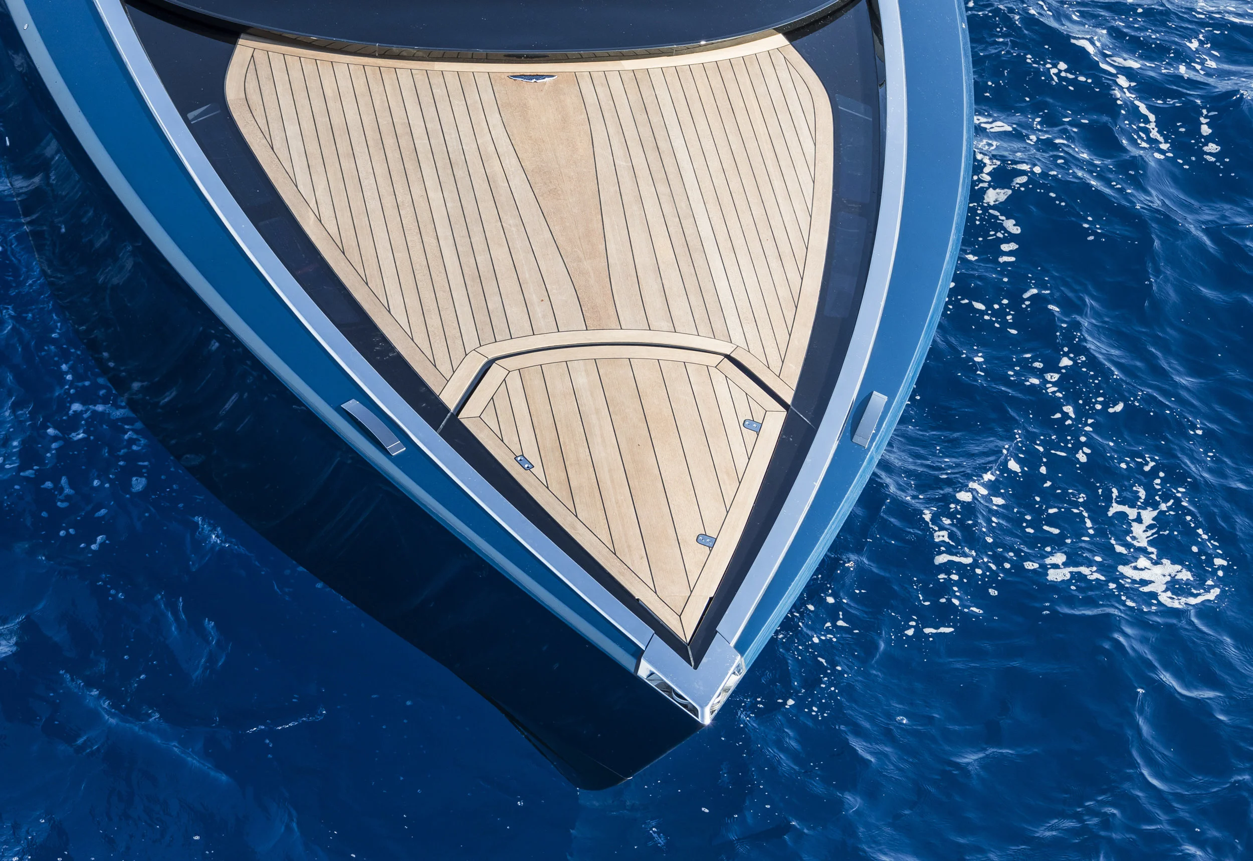 Aston Martin unveils AM37 powerboat in Monaco — New Car Net