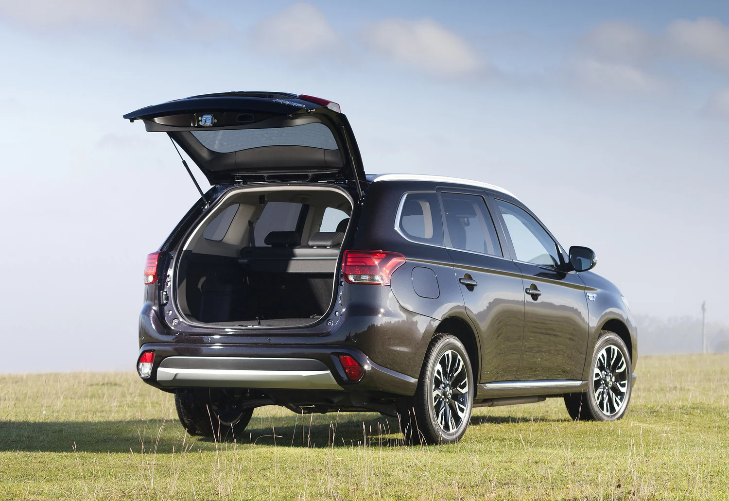 Special Edition Juro joins the Mitsubishi Outlander PHEV range — New ...