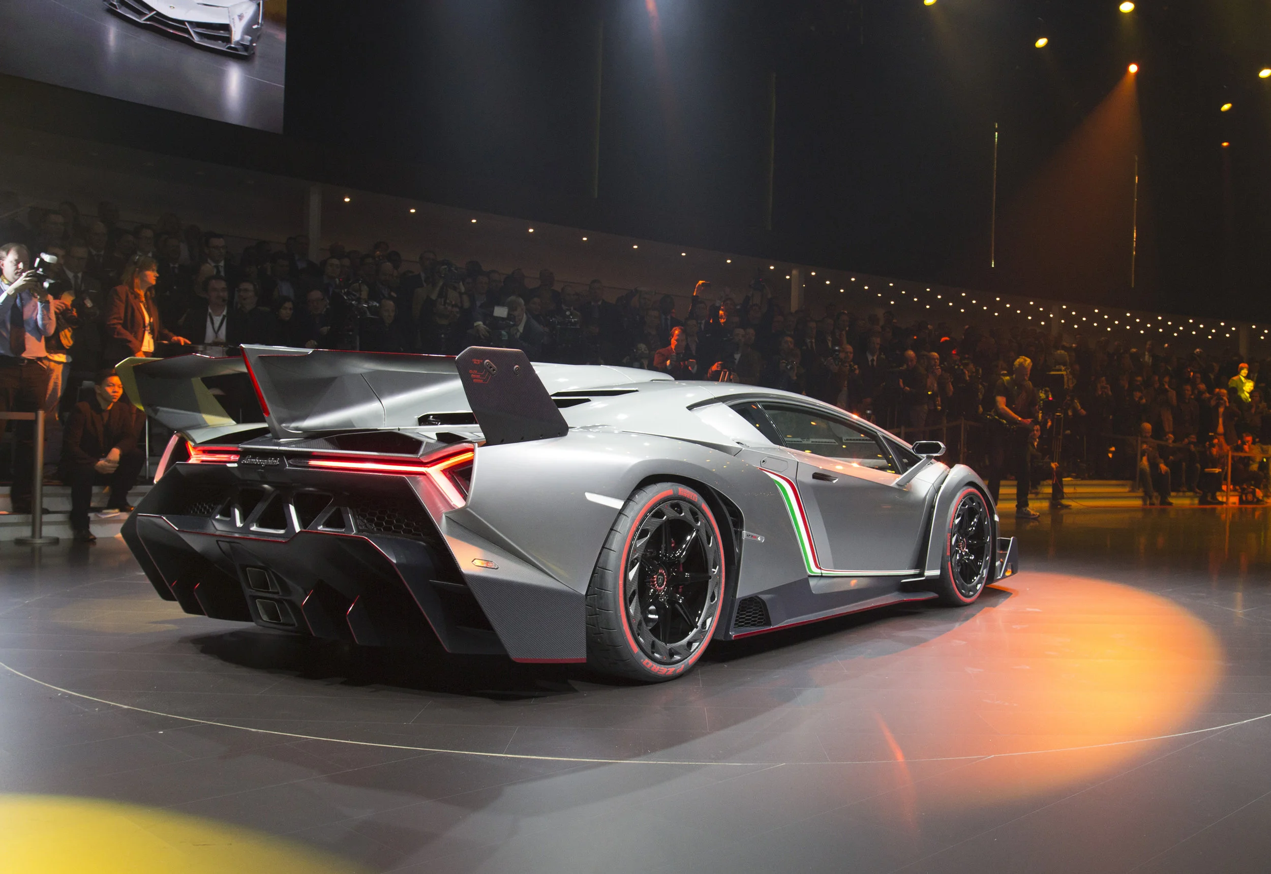 Lamborghini Veneno makes UK showroom debut — New Car Net