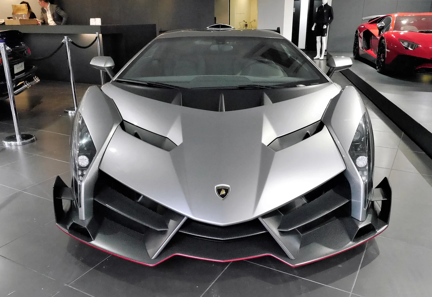Lamborghini Veneno makes UK showroom debut — New Car Net