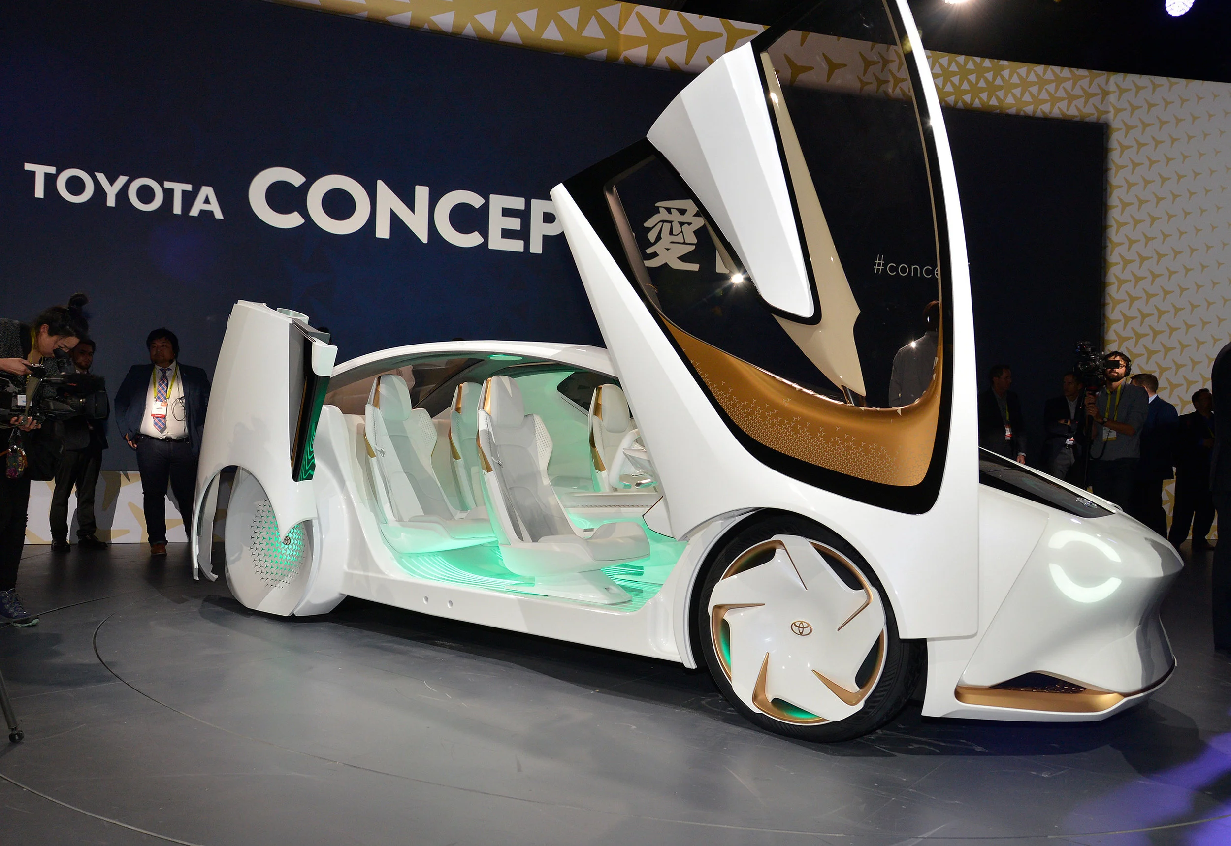 Toyota unveils new Concept-i at CES — New Car Net