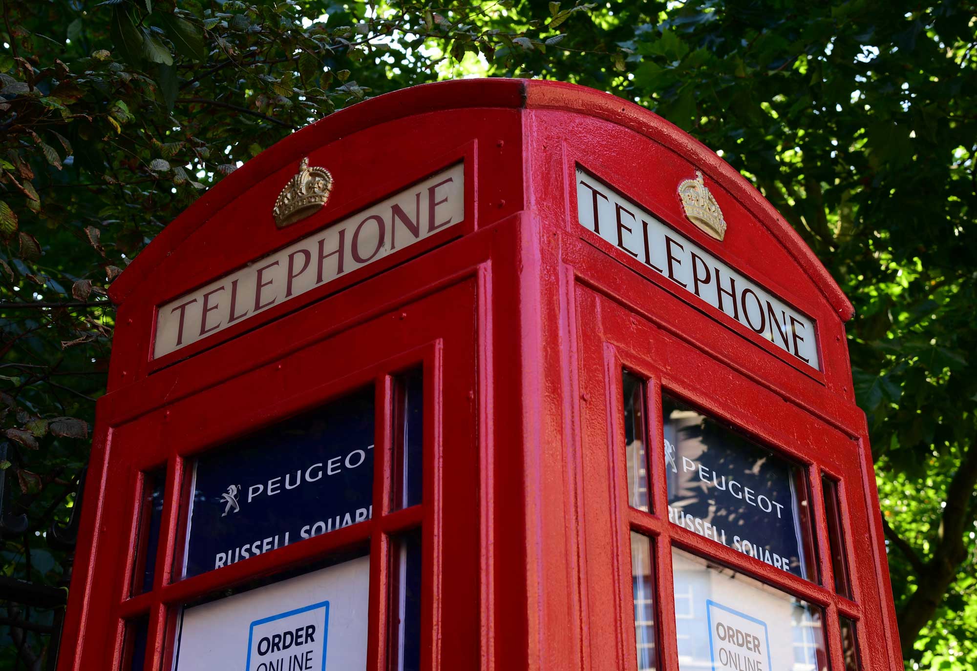 Peugeot opens world’s smallest dealership - in a phone box! — New Car Net
