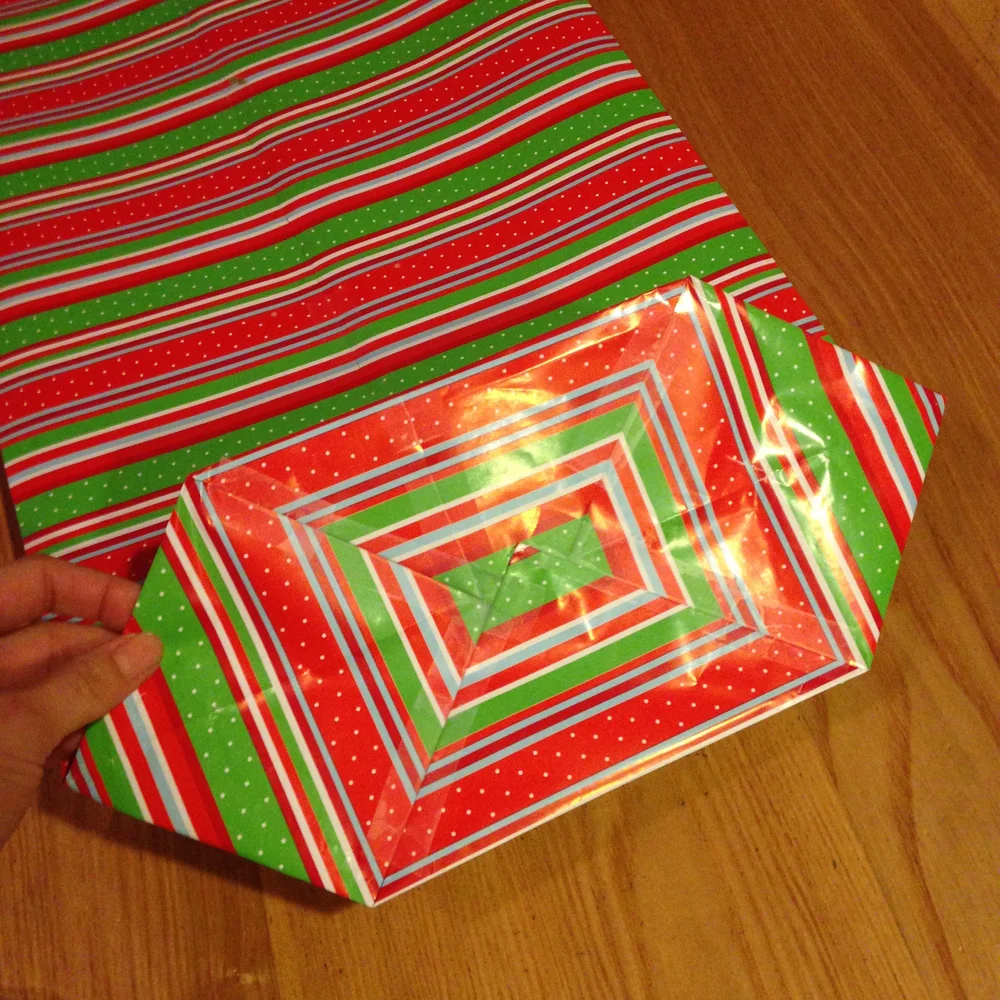 How to make a gift bag out of wrapping paper! — Happy WifeStyle™