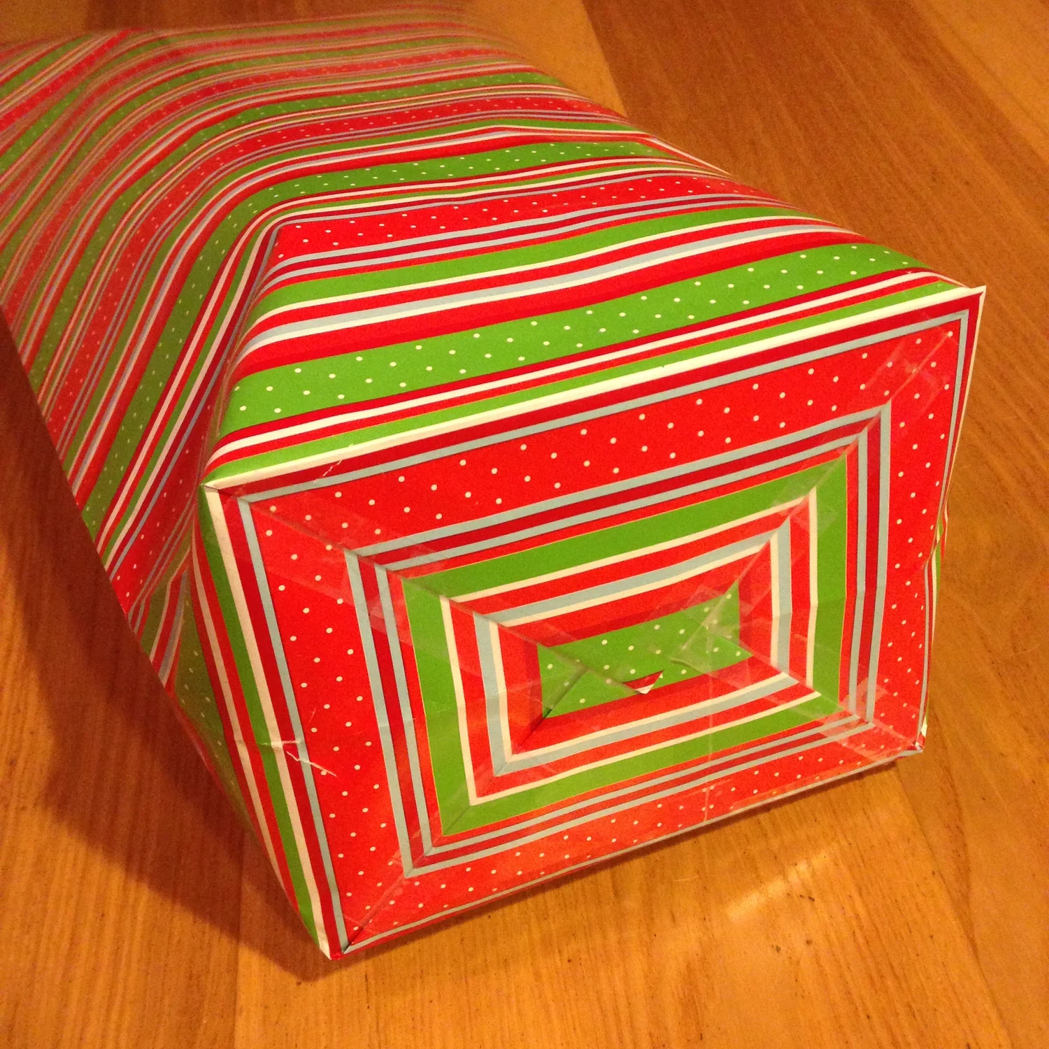 How to make a gift bag out of wrapping paper! — Happy WifeStyle™