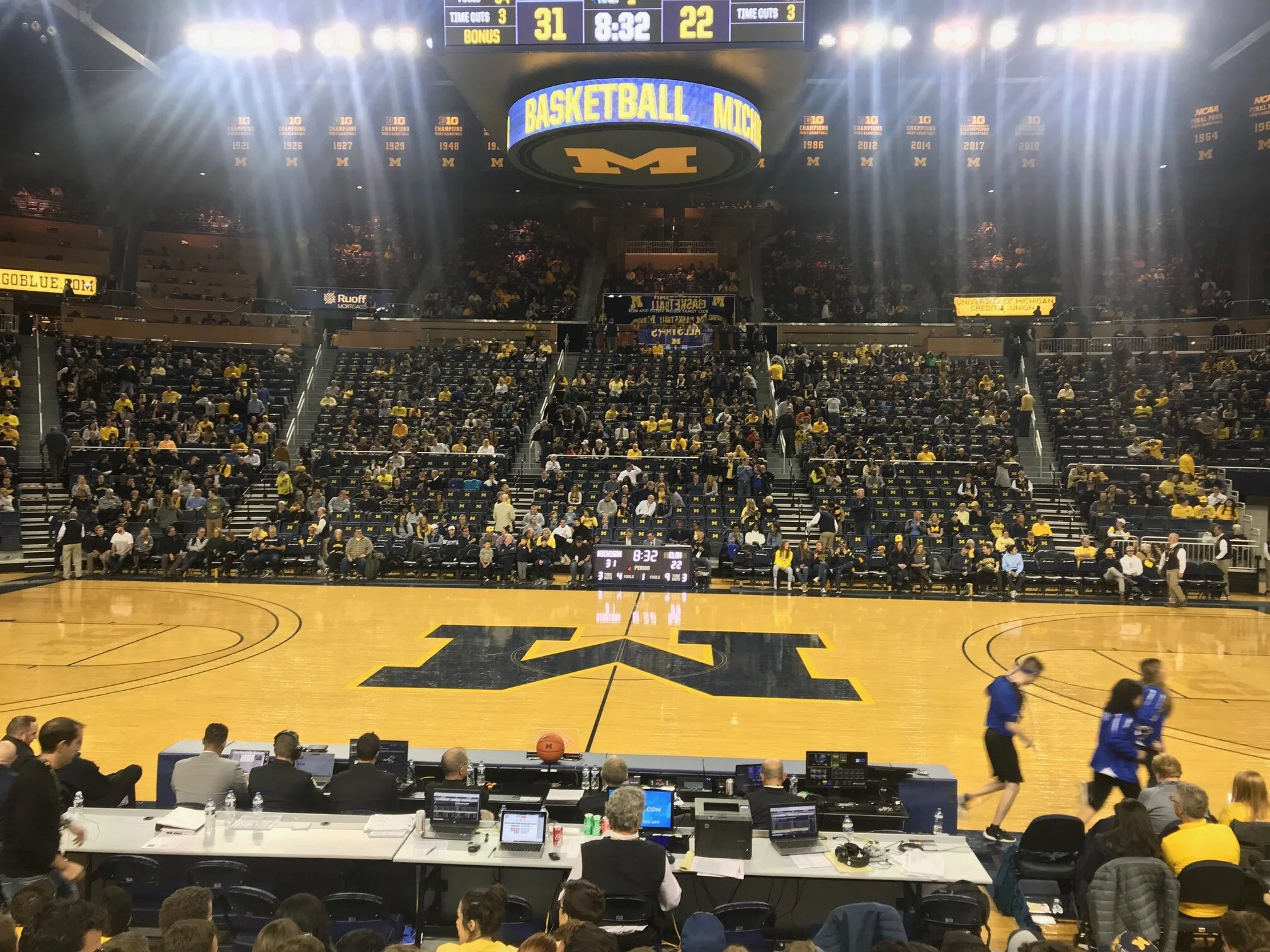 Michigan v. Elon — Three-Man-Weave