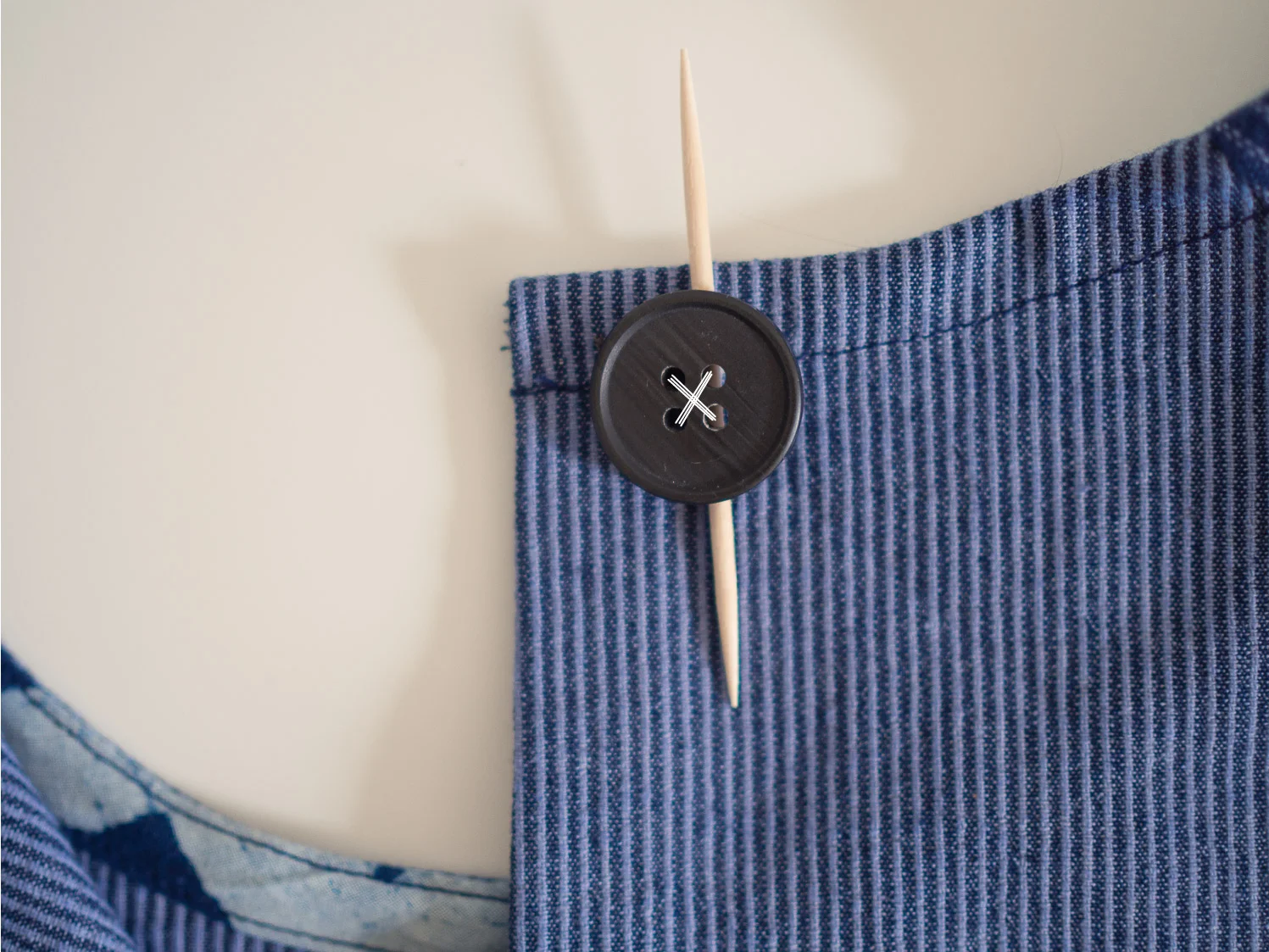 The Collins Top Sew-along : Hemming + sewing button in place — In the Folds
