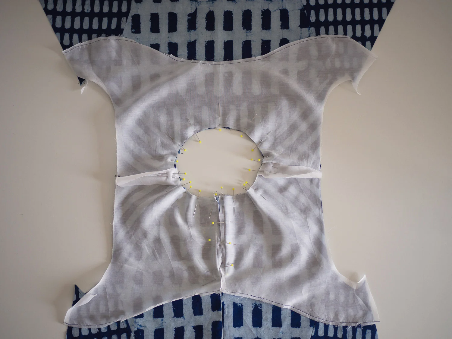 The Collins Top Sew-along : Sewing an all-in-one facing — In the Folds