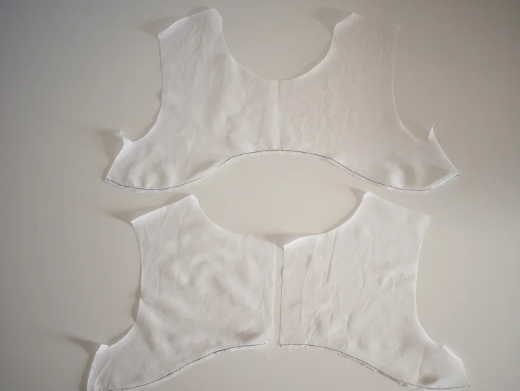 The Collins Top Sew-along : Sewing an all-in-one facing — In the Folds