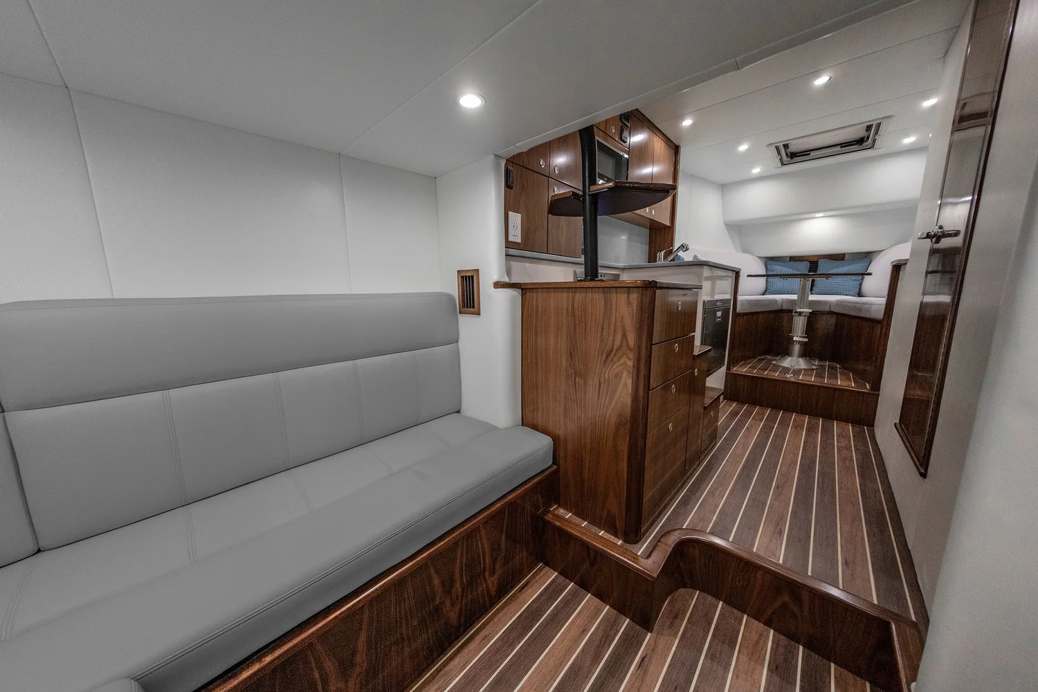 45 Carolinian Fisharound — Albemarle Boats