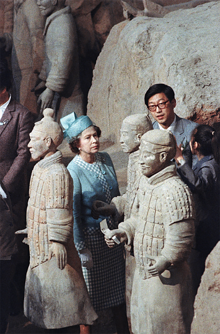 Tribute to Queen Elizabeth II: Moments in Hong Kong & China - Fête Chinoise