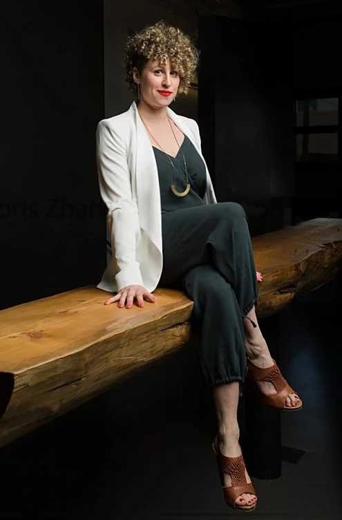 about — Kelly Lyon