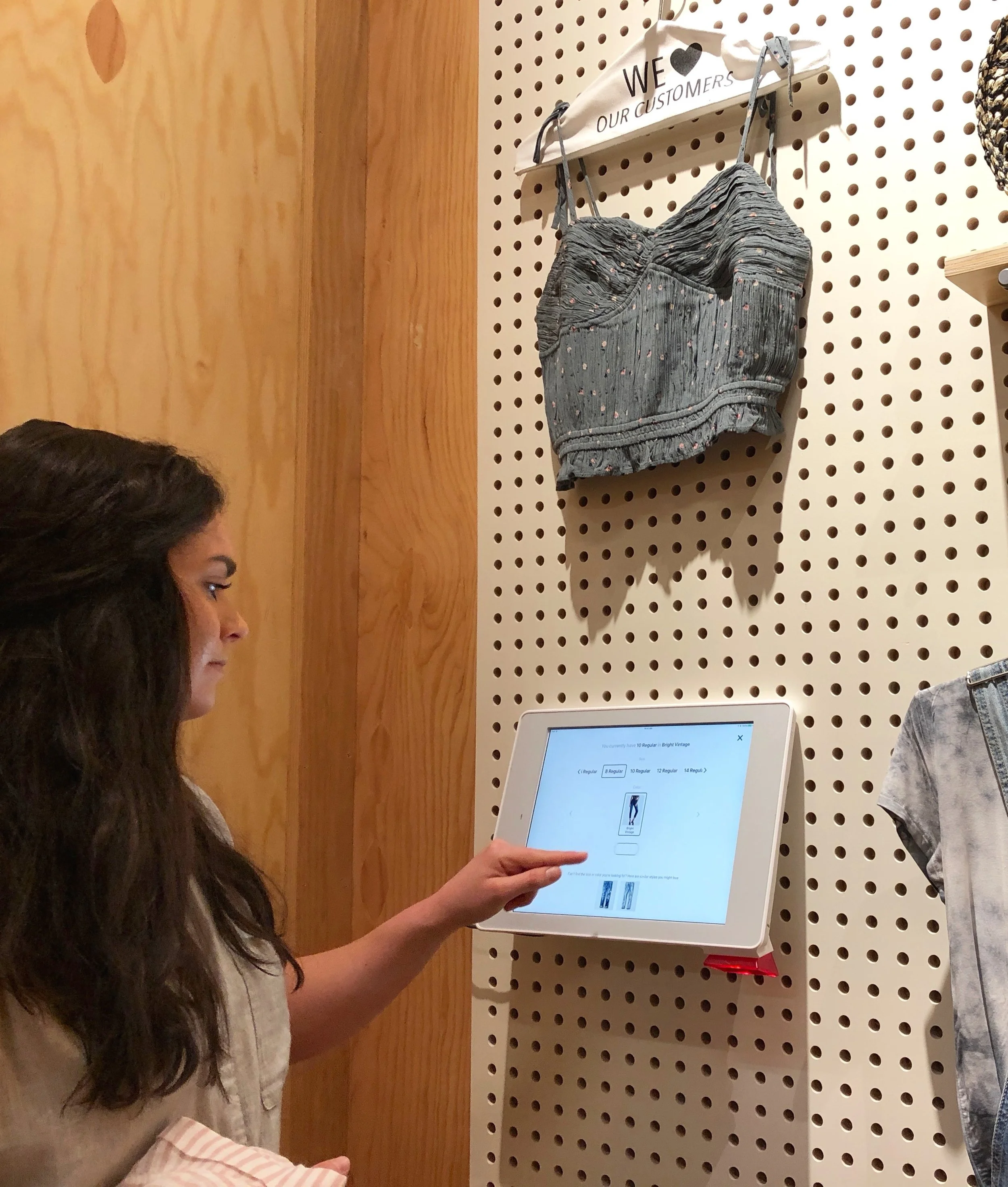 Fitting Room App — JULIA COSTA