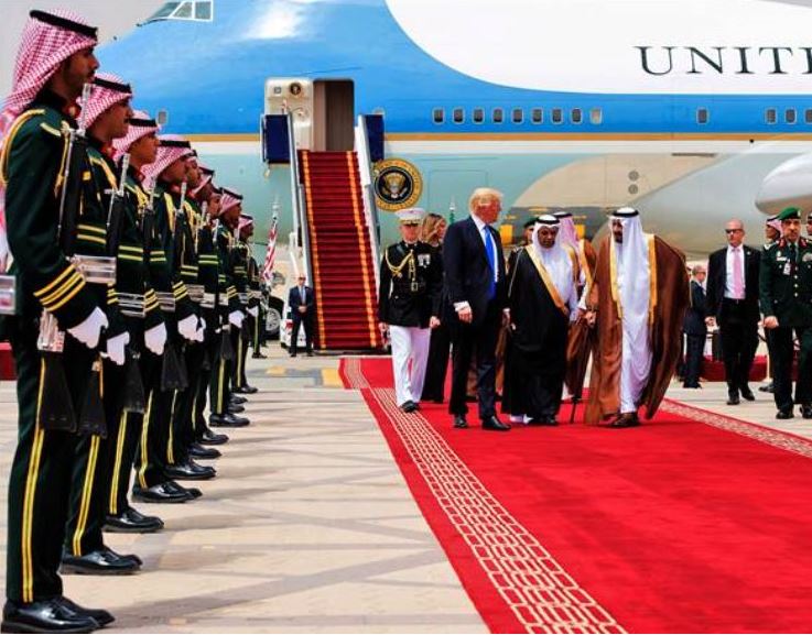 President Donald Trump Receives Royal Greeting in Riyadh, Saudi Arabia ...