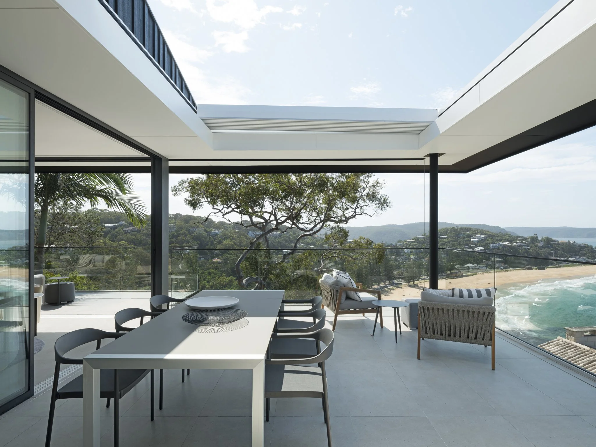 Pacific Tree House, Palm Beach — SJS Interior Design