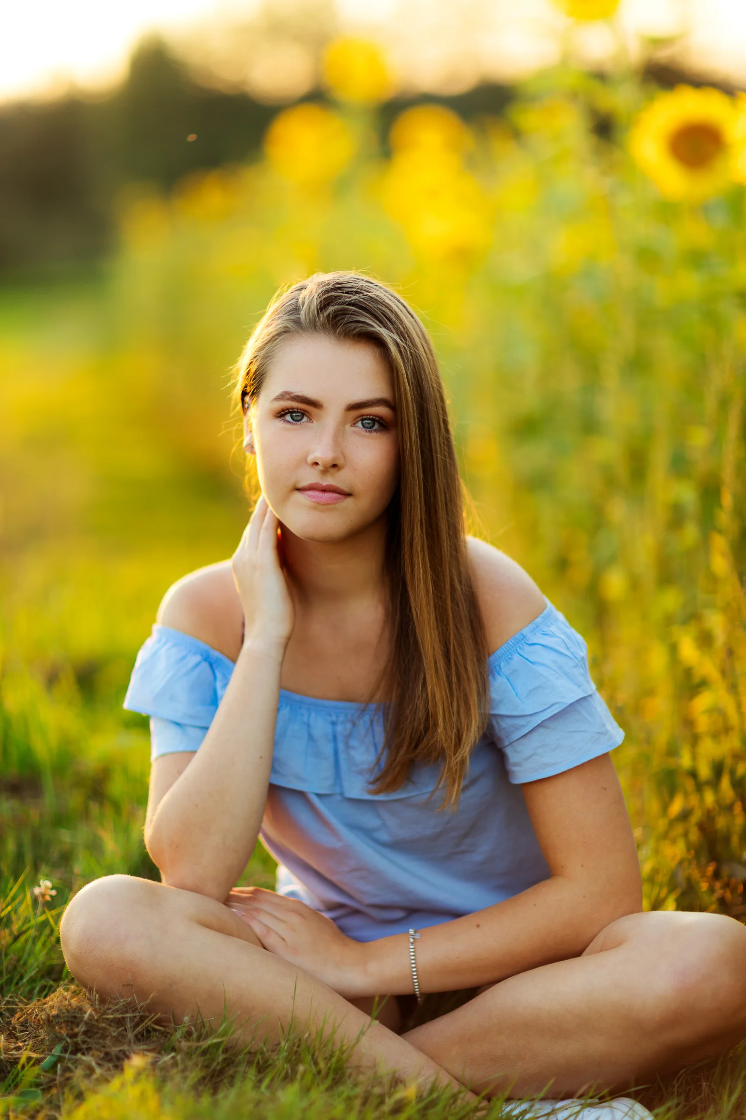 Larissa / Sunflower Shoot / Carnation and Duvall Area Senior Portraits ...