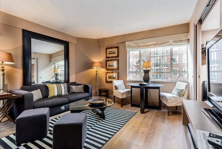 Shooting the Nell Gwynn house on Sloane Avenue, London. — Property ...