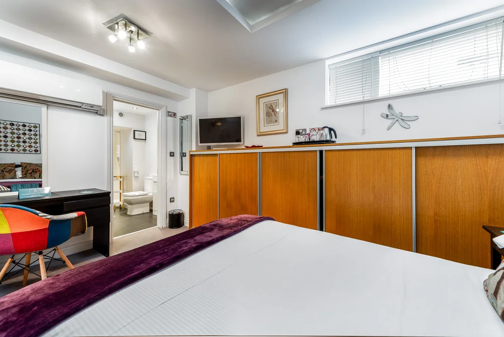 Shooting the Nell Gwynn house on Sloane Avenue, London. — Property ...
