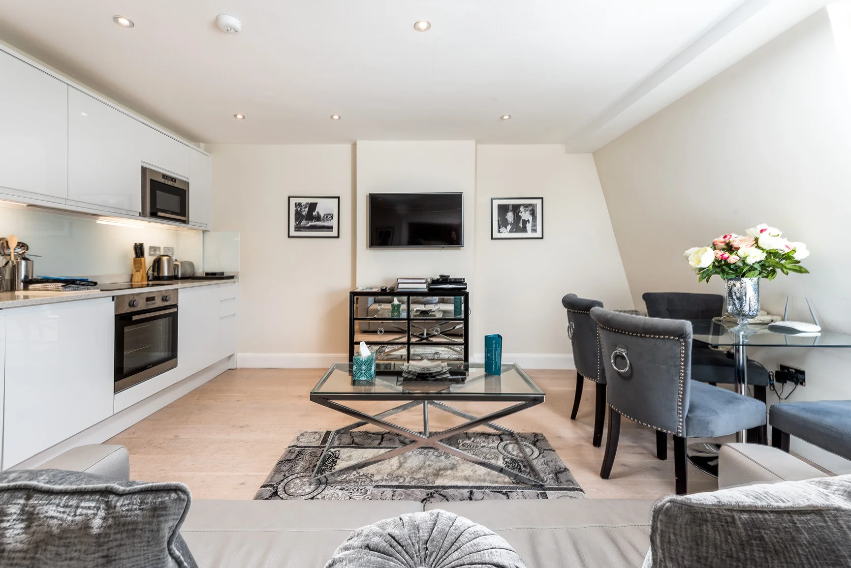 Shooting the Nell Gwynn house on Sloane Avenue, London. — Property ...