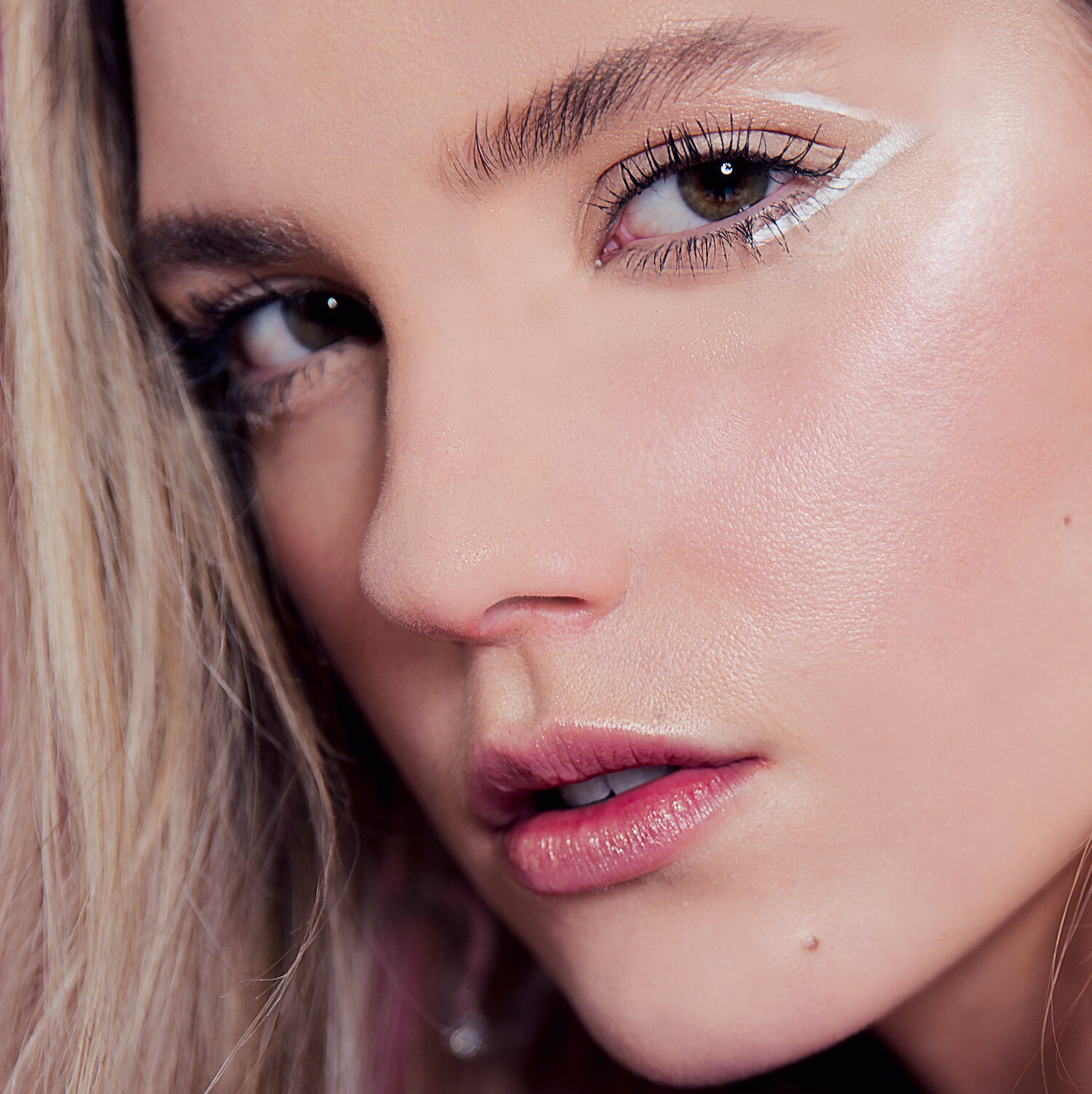 Professional Commercial Makeup Artist — Dani Froude Makeup