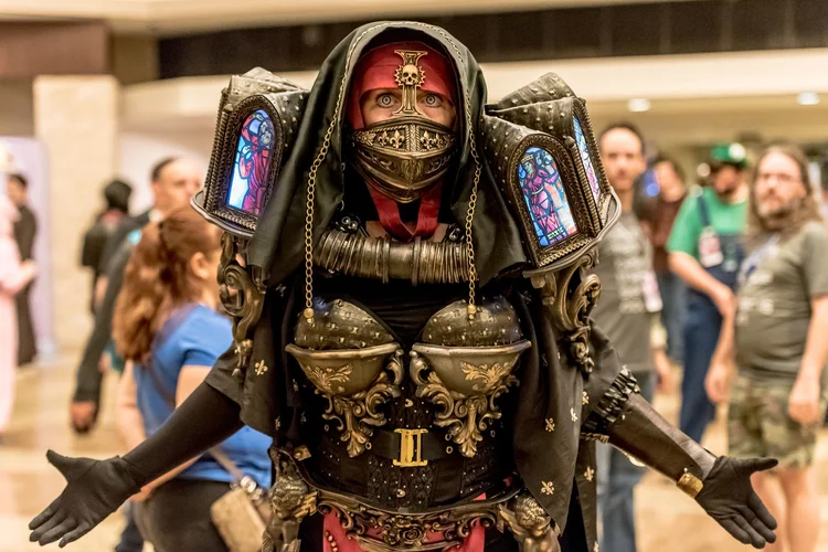 I'm In Awe Of This Stained Glass WARHAMMER 40K Cosplay — GameTyrant