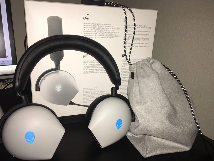 Alienware 920H Wireless Headset Review: Otherworldly Design Meets ...