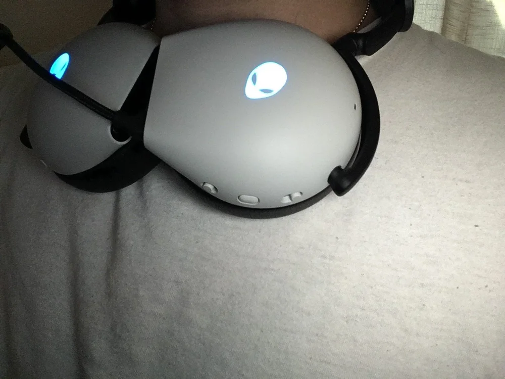 Alienware 920H Wireless Headset Review: Otherworldly Design Meets ...