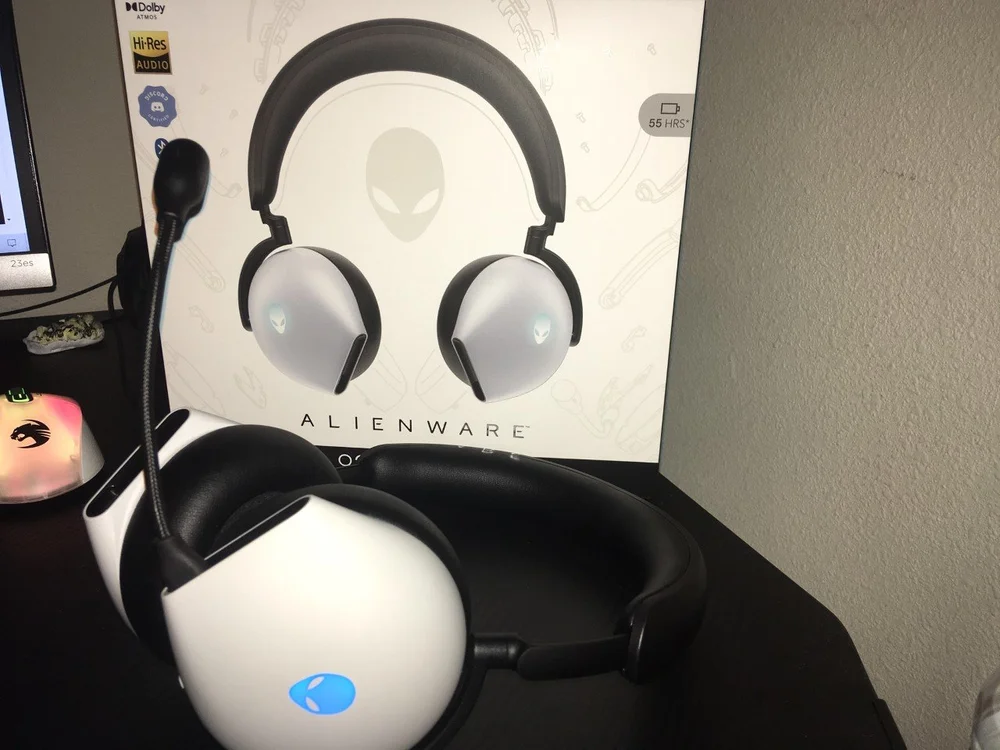 Alienware 920H Wireless Headset Review: Otherworldly Design Meets ...
