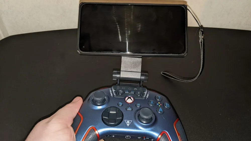 Recon Cloud Hybrid Controller Review: Play On Your Phone Like Its A ...