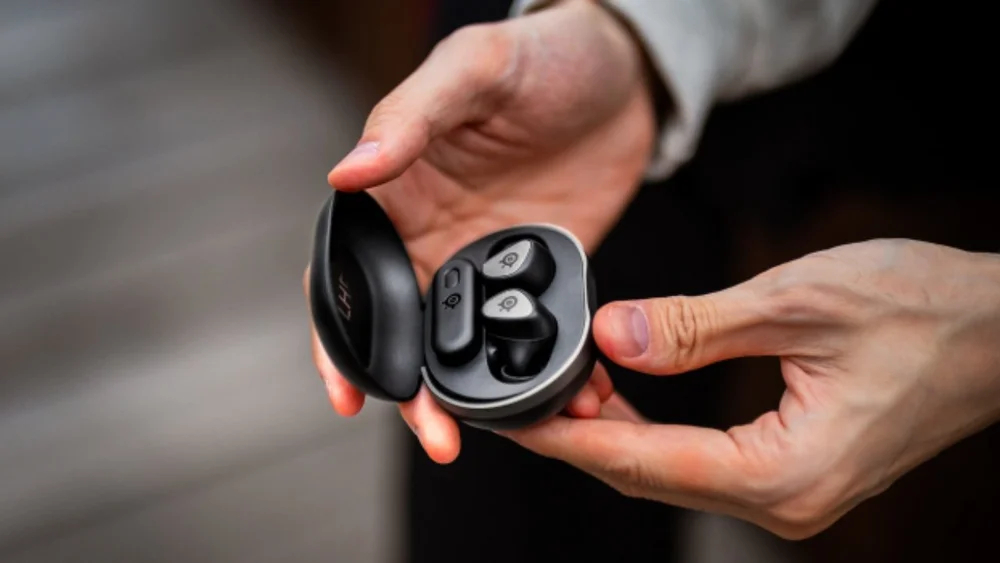 Tech Review Roundup - UGREEN Uno Charger, Gravastar Sirius Pro Earbuds ...