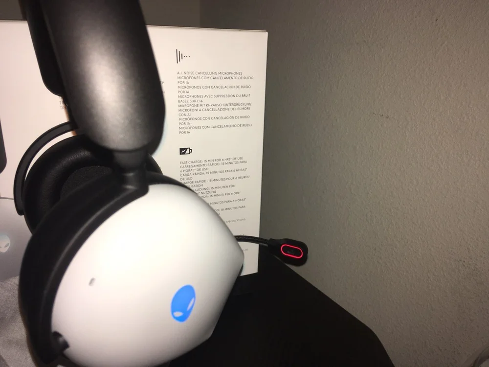 Alienware 920H Wireless Headset Review: Otherworldly Design Meets ...