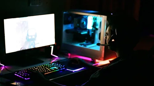 What's The Deal With The Gamer Obsession With RGB Lighting? — GameTyrant