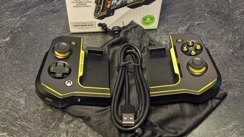 ATOM Mobile Controller Review: How Mobile Gaming Should Feel — GameTyrant