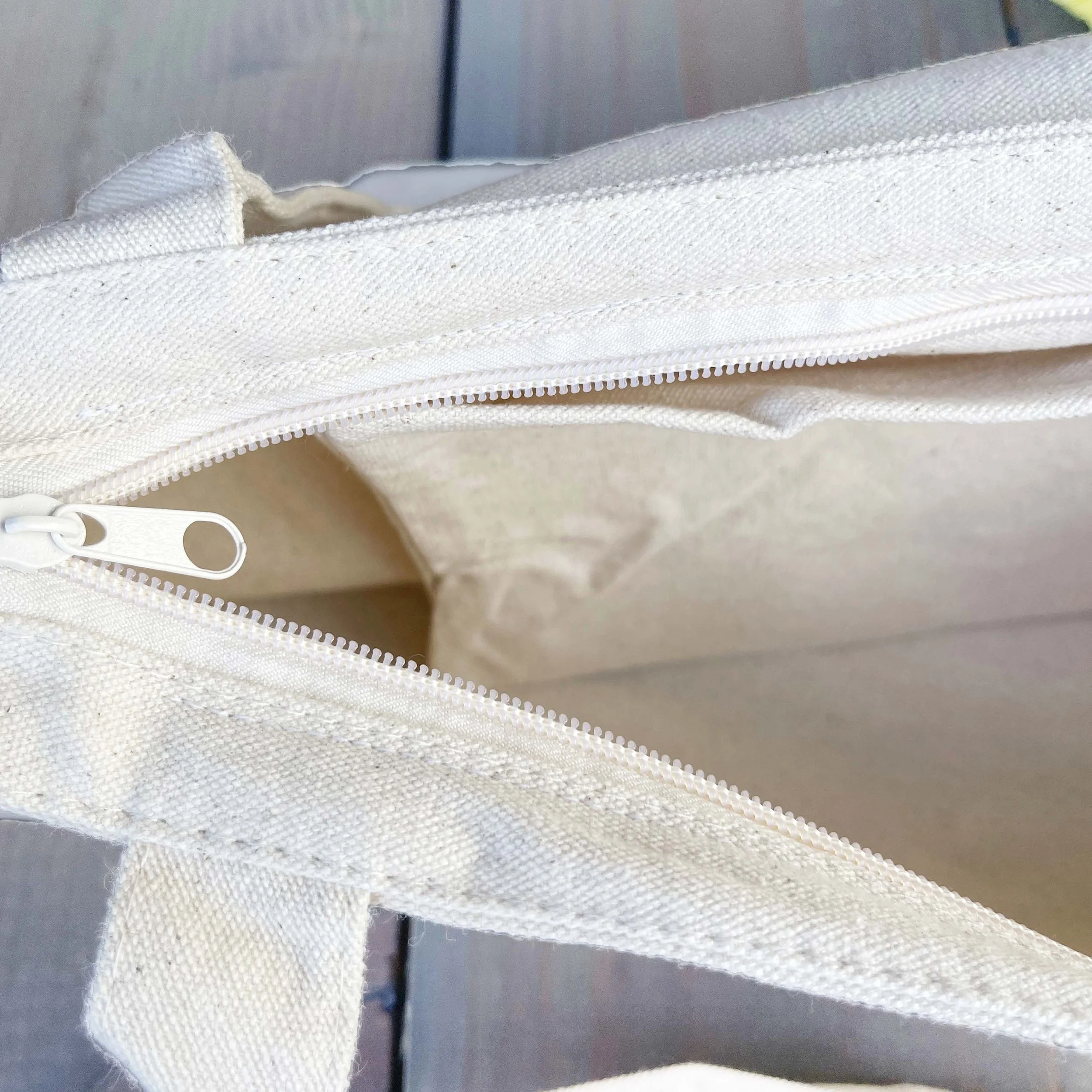 CANVAS ZIPPER TOTE - SAKURA TSURU - FUCHSIA — Twiggy