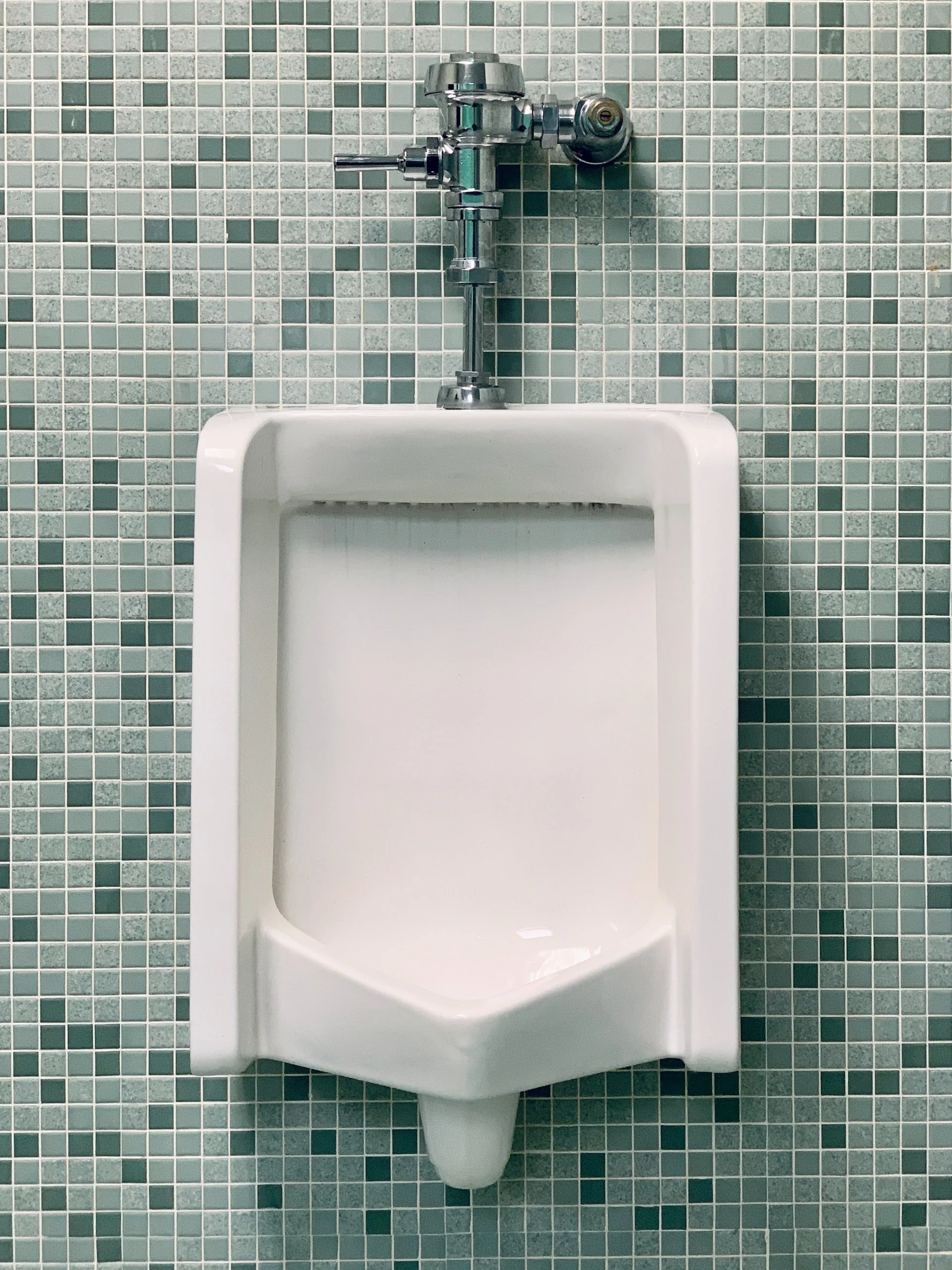 Problems with Water-Using Urinals | Waterless Co Inc.