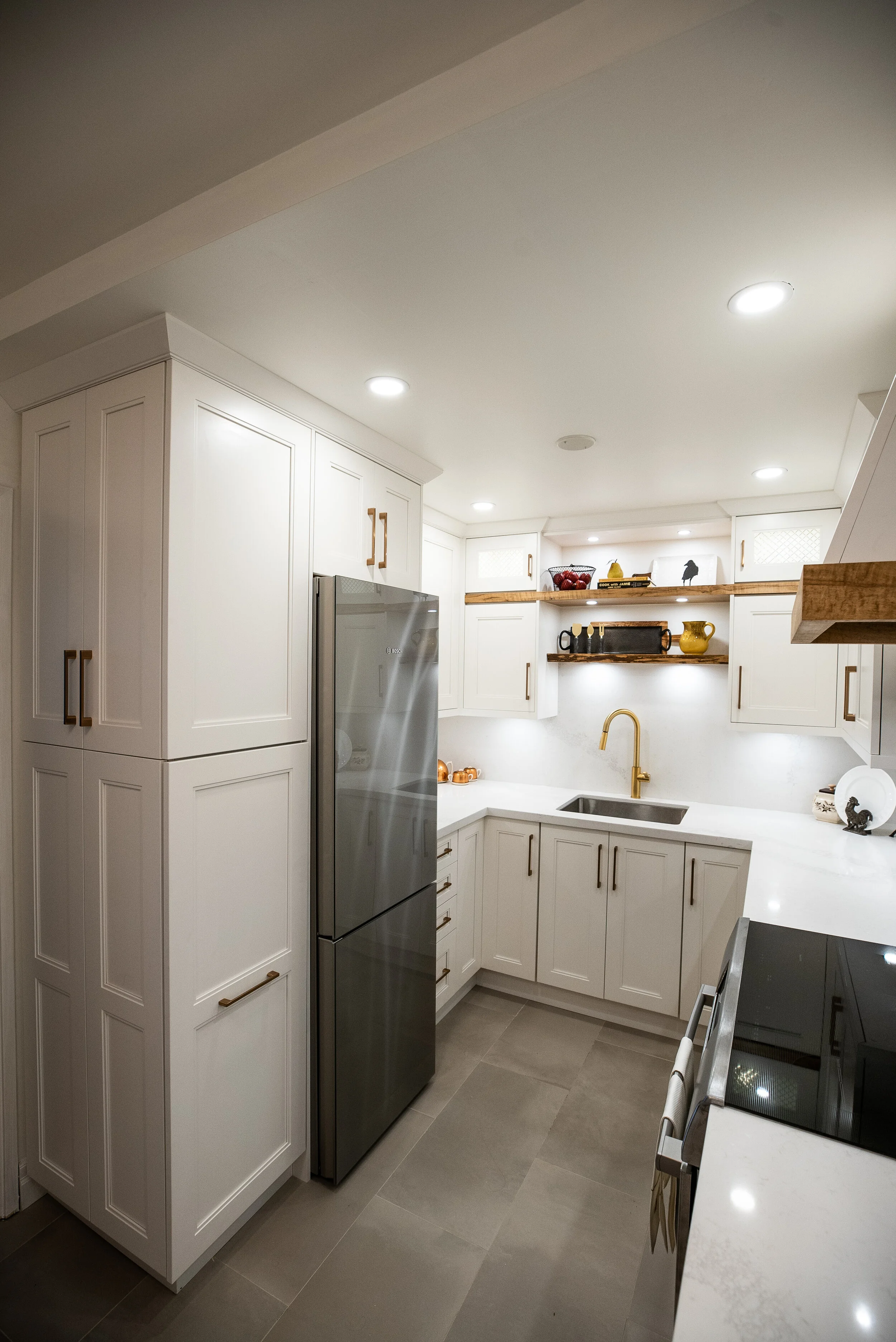 Contemporary — KITCHEN COURT