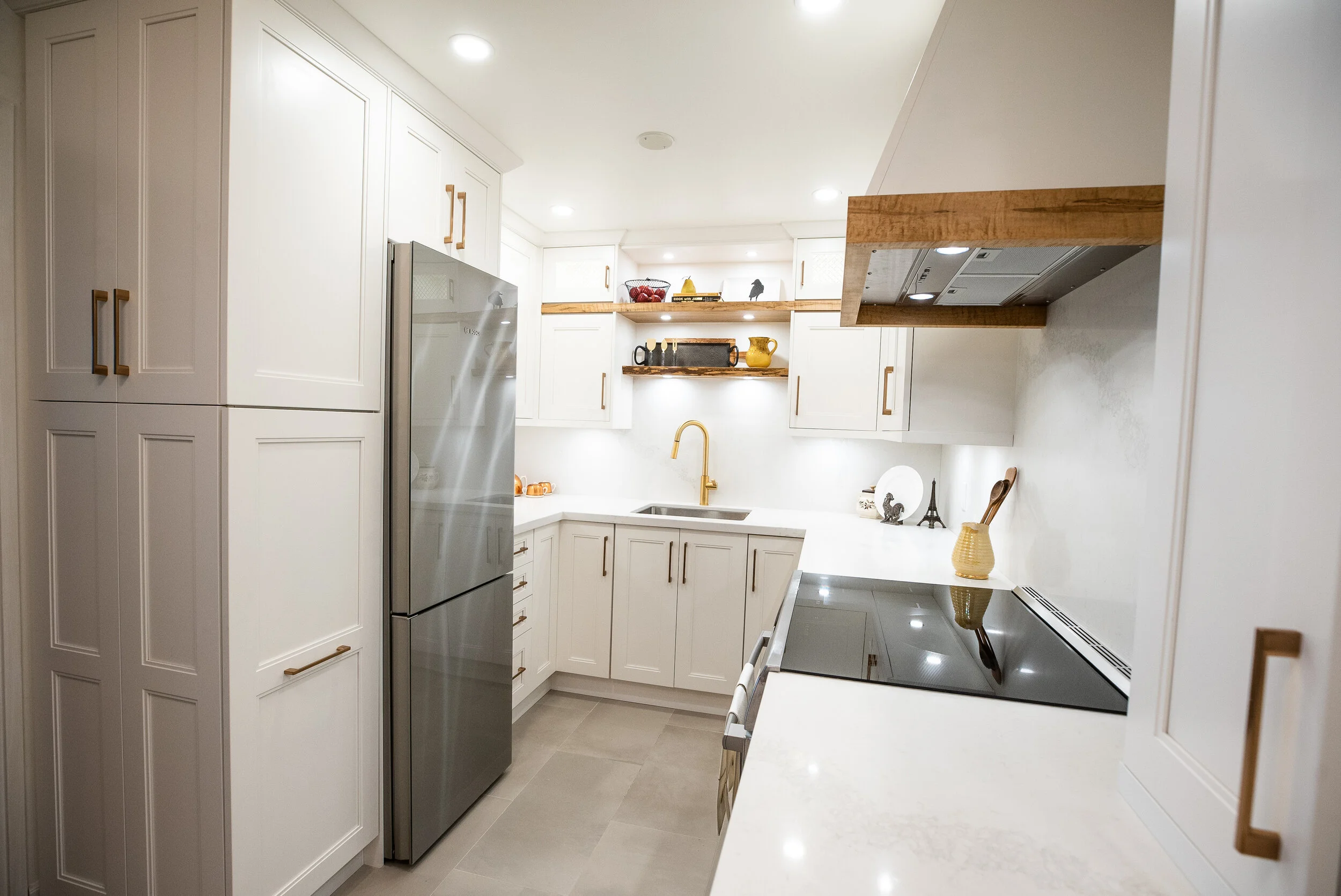 Contemporary — KITCHEN COURT